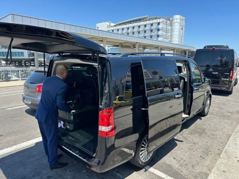 We Tried Kiwitaxi: This Private Ride Service is Great For Group and ...